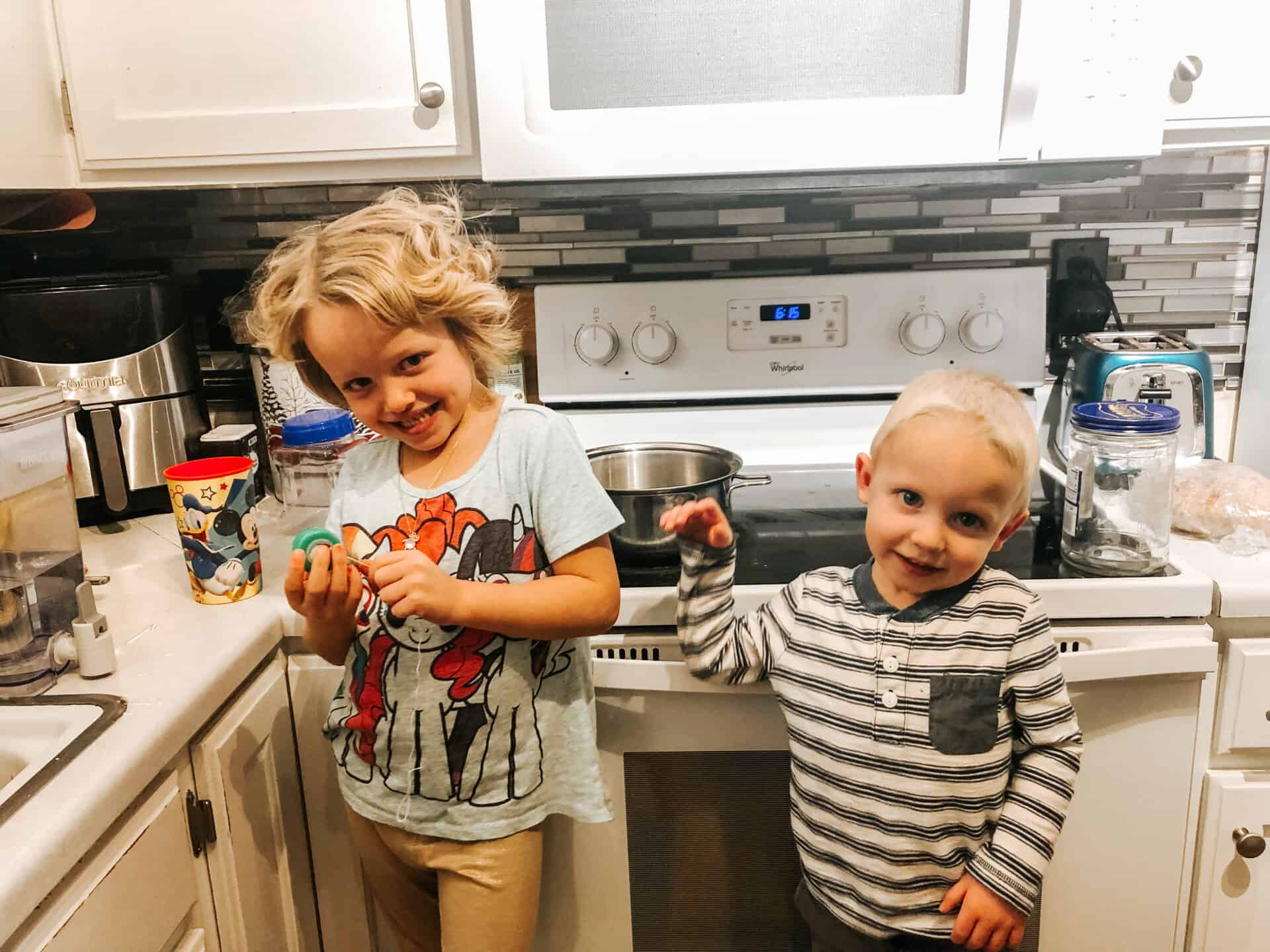 How To Make Lucky Charms Marshmallow Treats - Dollar Mommy Club