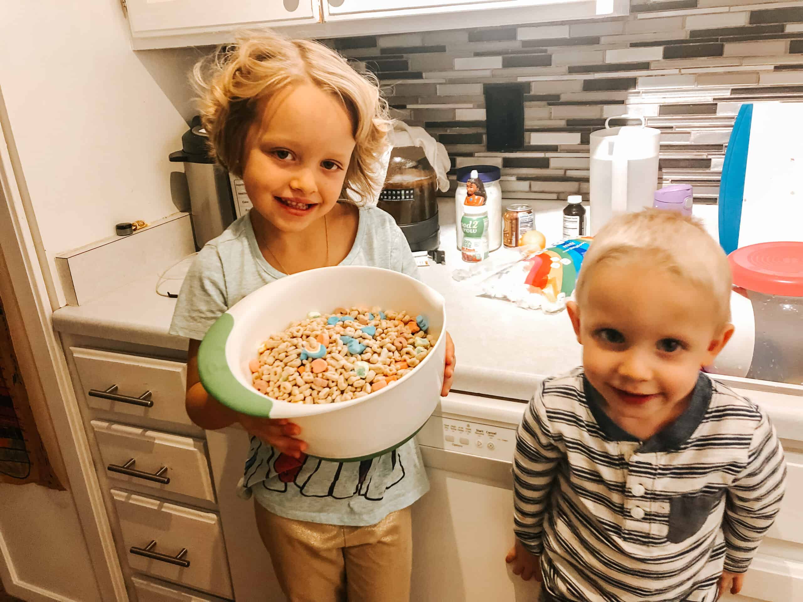 How To Make Lucky Charms Marshmallow Treats - Dollar Mommy Club